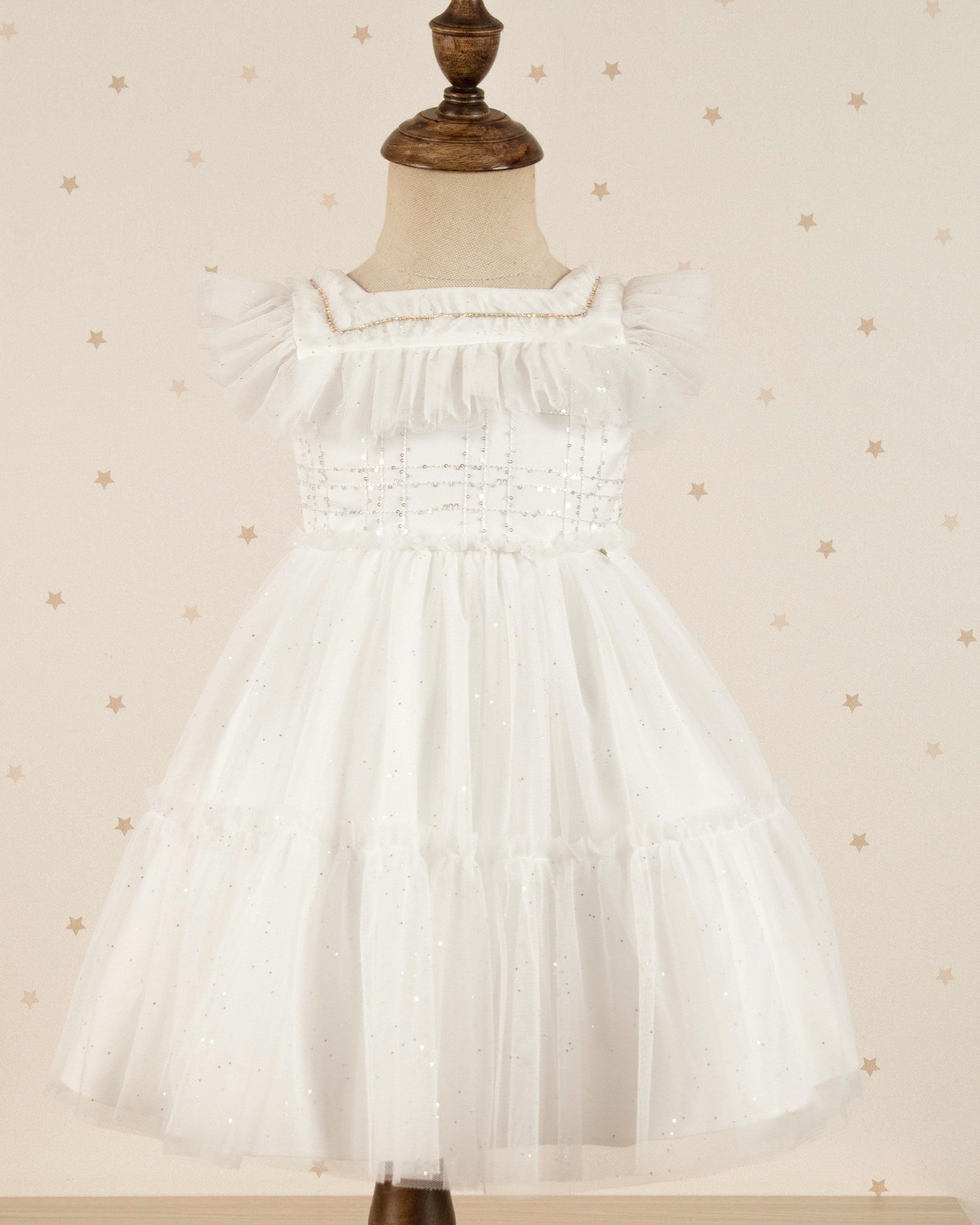 VESTIDO TALLE ARANDELA TULL EN EL PECHO Y BRILLANTES